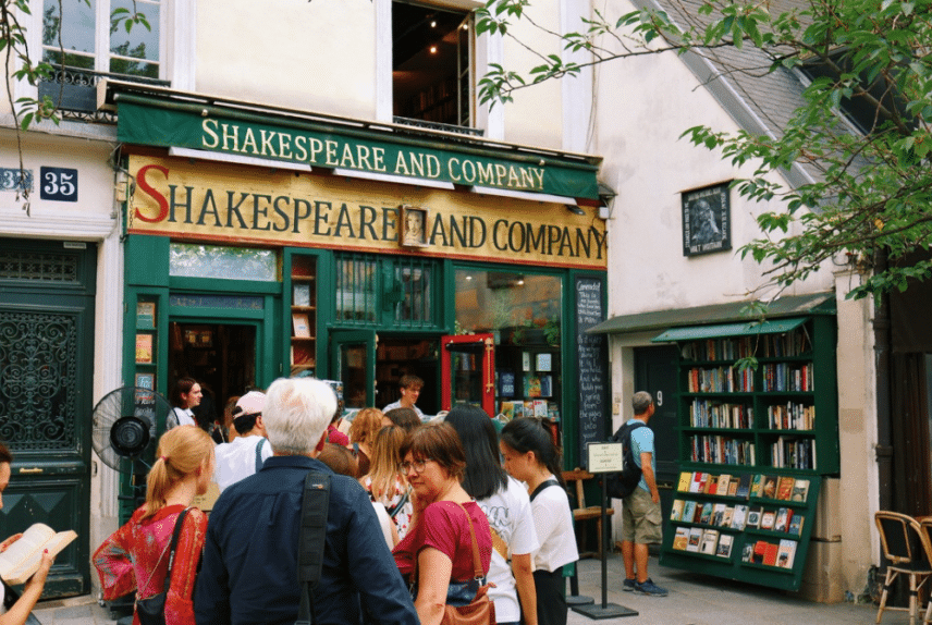 Guide to Paris Neighborhoods: 7 Best Areas to Stay & Explore
