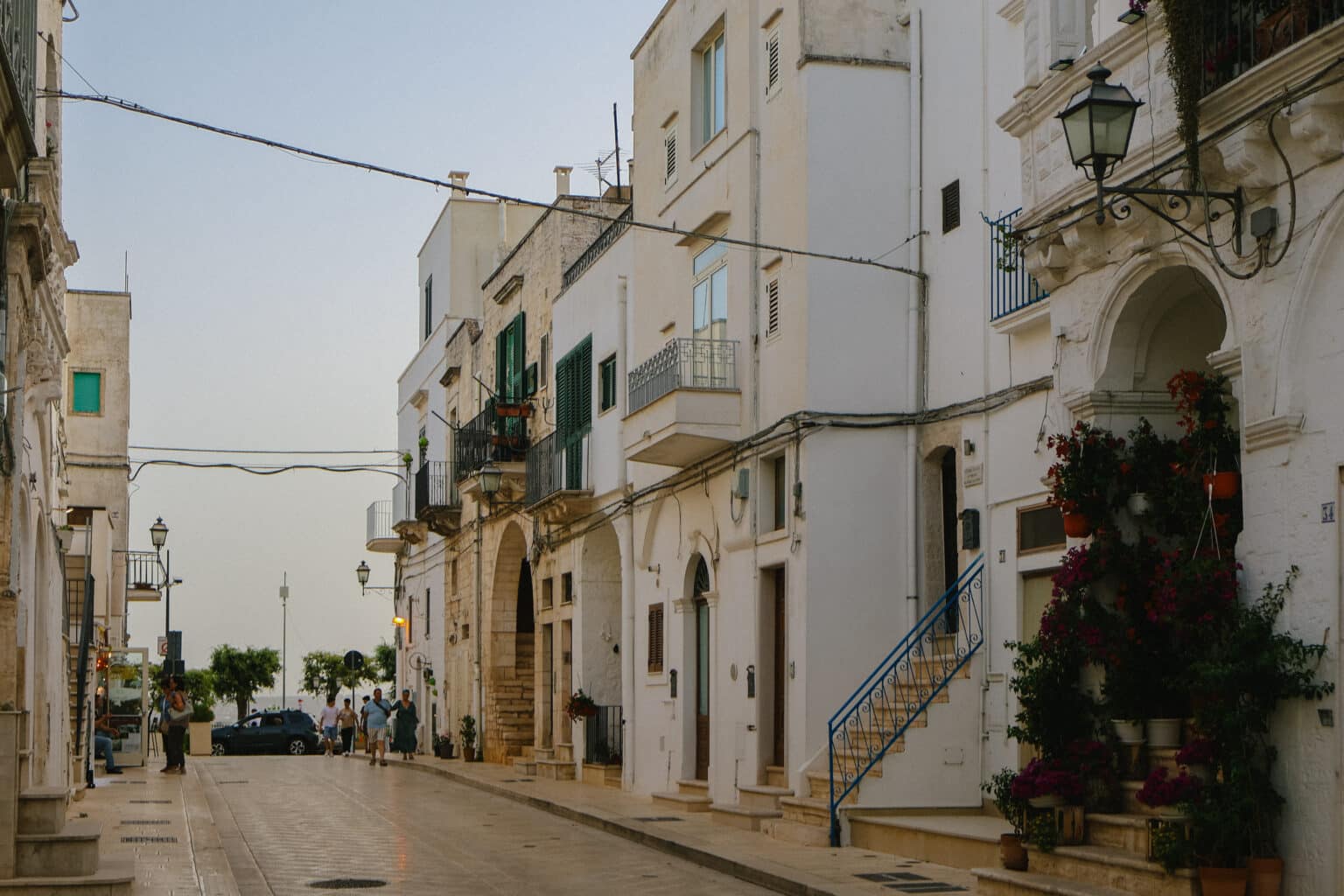 Shopping in Bari: 10 Best Indie Vintage & Record Shops
